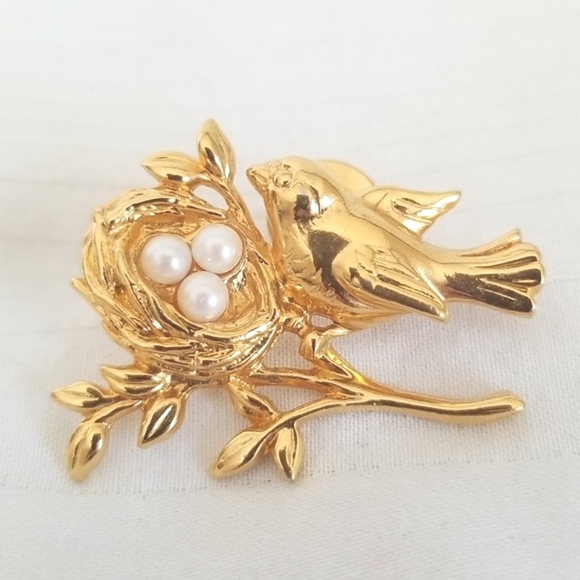Avon | Jewelry | Vintage Avon Gold Pearl Bird Nest Brooch | Poshmark